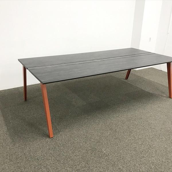 ■取り扱い番号DF-882777B■仕様メーカー : コクヨ製品名 : フリーアドレスデスク センティア 2枚天板 両面タイプ色素材 : チャコールシダー外寸 : 幅2400mm 奥行き1200mm 高さ720mm ランク : Bランク■特...