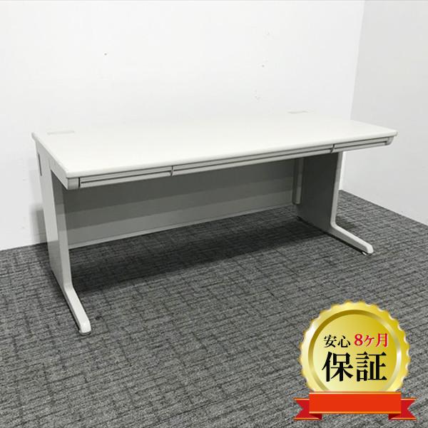 【商品概要】国内トップメーカー「オカムラ（okamura）」のロングセラー「SDシリーズ」の平デスクです。幅1600mmのワイドな天板は、デュアルモニター環境や、図面・資料を大きく広げる業務に最適。無駄のないシンプルなデザインで、どんなオフ...