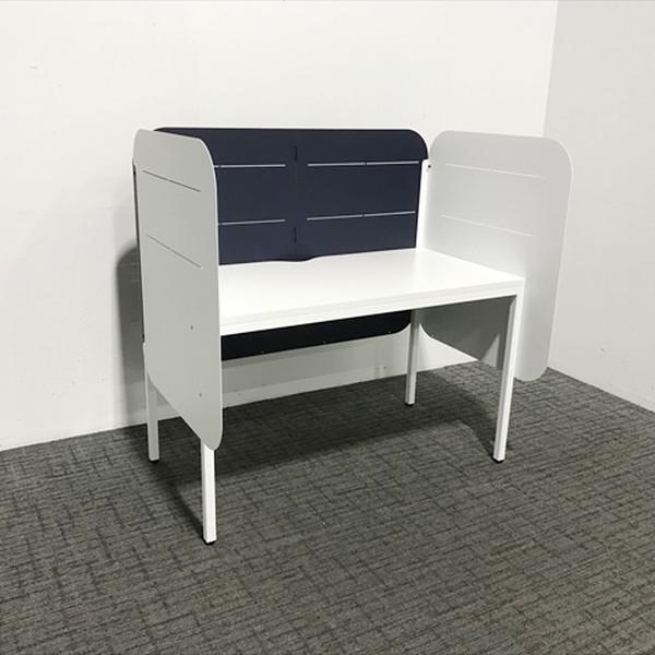 【商品概要】「Presence furniture Laboratory」が手掛けるスタチオーネデスク。前面と左右をパネルで囲うことで、周囲の視線を適度に遮断し、集中力の高まるセミクローズドなワークスペースを構築します。【特徴】プライバシー...