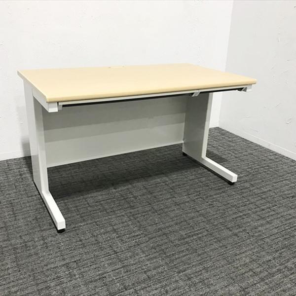 【商品概要】直線的で無駄のないフラットなデザインが特徴。明るいホワイトメープルの天板は、圧迫感を与えずオフィス全体を爽やかで清潔感のある空間に仕上げます。【特徴】便利なセンター引出し： 筆記用具や書類の収納に便利な引出し付き。デスク周りをス...