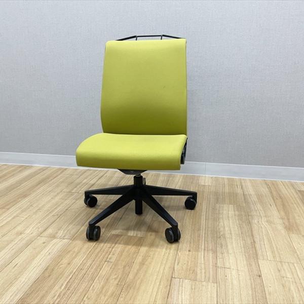 ■取り扱い番号IO-878409B■仕様メーカー : steelcase スチールケース製品名 : Think シンクチェア色素材 : オリーブ外寸 : 幅500mm 奥行き580mm 高さ980mm ランク : Bランク■特徴張地:布張り...