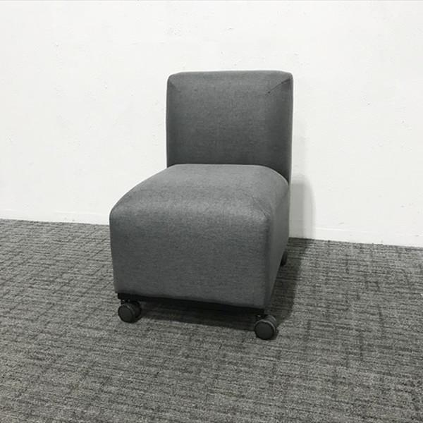 ■取り扱い番号IR-874348A■仕様製品名 : ロビーチェア アスプルンド オフィスラウンジソファチェア キャスター付 Y323 1P色素材 : グレー外寸 : 幅480mm 奥行き650mm 高さ760mm ランク : Aランク■特徴...