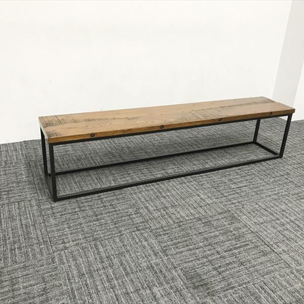 ■取り扱い番号IR-875516B■仕様製品名 : ロビーチェア 3人用色素材 : 木目調ブラウン外寸 : 幅1800mm 奥行き350mm 高さ415mm ランク : Bランク■特徴張地:天然木木肌の風合いを生かしたベンチシートです。■型...