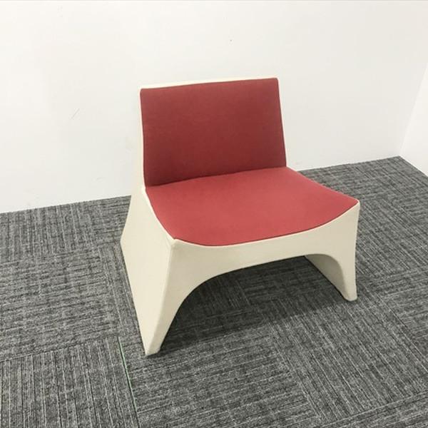 ■取り扱い番号IR-876049B■仕様製品名 : ロビーチェア 1人用 相合家具 フドウS色素材 : レッド外寸 : 幅830mm 奥行き630mm 高さ700mm ランク : Bランク■特徴張地:ファブリックSH:400ユニークなアール...