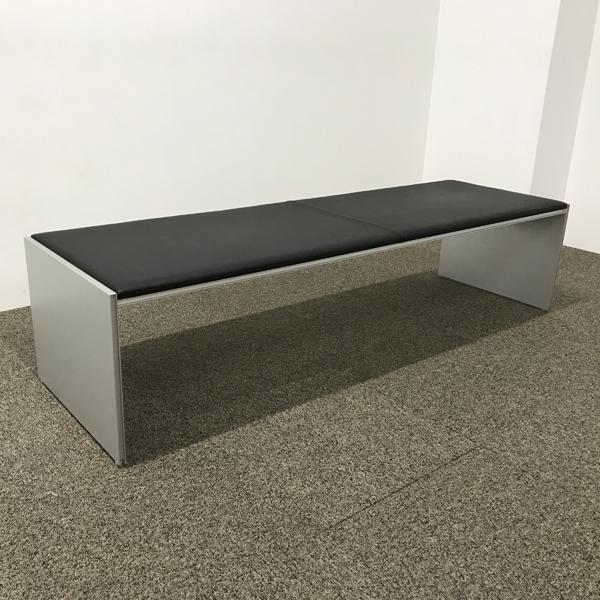 ■取り扱い番号IR-879932B■仕様メーカー : Cassina カッシーナ製品名 : ロビーチェア 2人用 エアフレーム N-02色素材 : ブラック外寸 : 幅1680mm 奥行き510mm 高さ410mm ランク : Bランク■特...