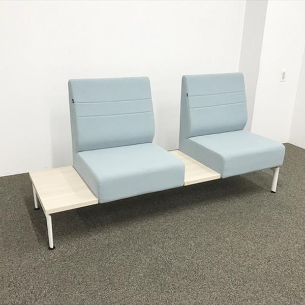 ■取り扱い番号IR-880254B■仕様メーカー : オカムラ製品名 : ロビーチェア 2人用 ライブスユニットソファ 色素材 : セージ外寸 : 幅1800mm 奥行き600mm 高さ895mm ランク : Bランク■特徴張地:布張りSH...