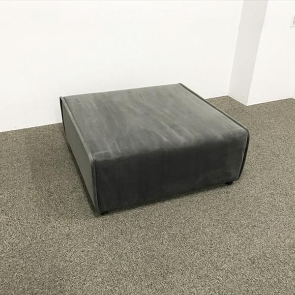 ■取り扱い番号IR-880362B■仕様製品名 : ロビーチェア ボーコンセプト色素材 : グレー外寸 : 幅960mm 奥行き950mm 高さ400mm ランク : Bランク■特徴張地:ファブリックミーティングルームやリフレッシュルームな...