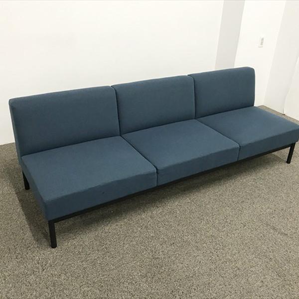 ■取り扱い番号IR-883593B■仕様メーカー : コクヨ製品名 : ロビーチェア 3人用 コレッソ CNS-S1610GY6J色素材 : ピーコック外寸 : 幅2100mm 奥行き700mm 高さ690mm ランク : Bランク■特徴張...