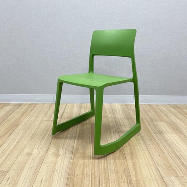 【商品概要】素材にはリサイクルされた再生ポリプロピレンを使用し、サステナブルな思想が形になった一台です。【特徴】サステナブルな再生素材： 家庭から回収されたプラスチックゴミを原料とする再生ポリプロピレンを採用。高い耐久性とスタッキング性： ...