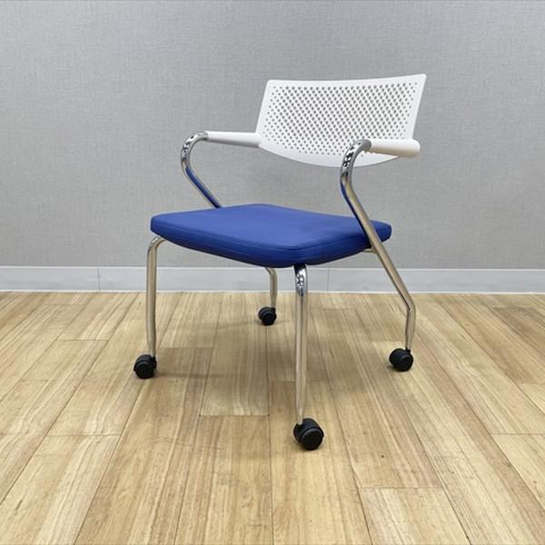 ■取り扱い番号IS-880461B■仕様メーカー : Vitra ヴィトラ製品名 : スタッキングチェア 肘付 ビザロール2 キャスター付 41684100色素材 : ホワイト ブルー外寸 : 幅550mm 奥行き555mm 高さ795mm...