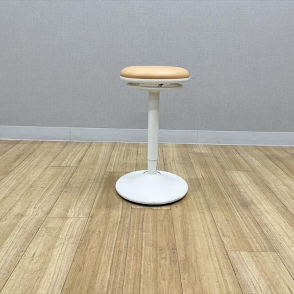 ■取り扱い番号IT-882379B■仕様メーカー : オカムラ製品名 : スツール 昇降式 ピルエット スイング脚タイプ L122EZ PB29色素材 : アプリコット外寸 : 幅350mm 奥行き350mm 高さ565mm ランク : B...