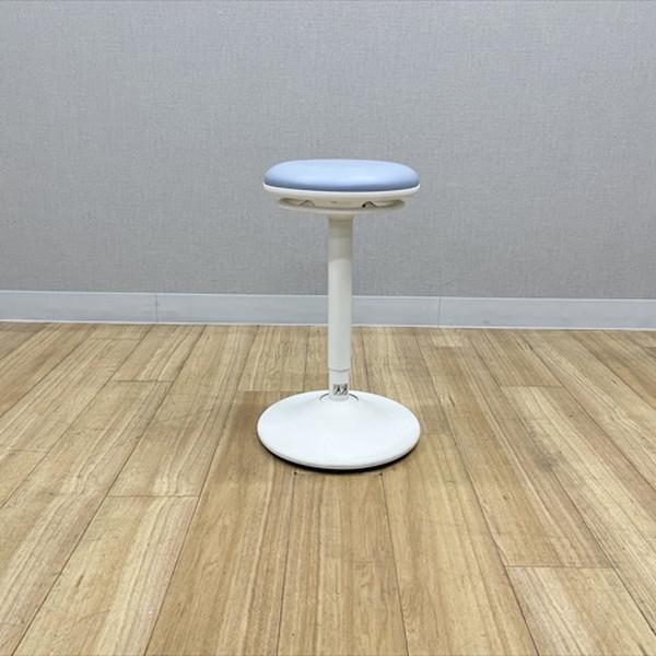 ■取り扱い番号IT-882381B■仕様メーカー : オカムラ製品名 : スツール 昇降式 ピルエット スイング脚タイプ L122EZ PB21色素材 : ライトブルー外寸 : 幅350mm 奥行き350mm 高さ565mm ランク : B...