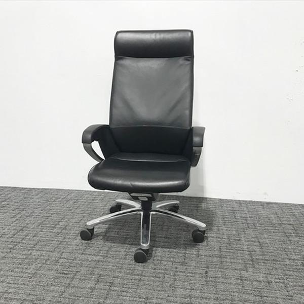 ■取り扱い番号IX-866797B■仕様メーカー : コクヨ製品名 : エグゼクティブチェア フィロソフィー ヘッドレスト付 CR-G383L色素材 : ブラック外寸 : 幅615mm 奥行き645mm 高さ1150mm ランク : Bラン...