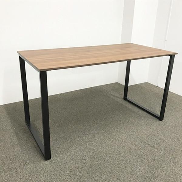 ■取り扱い番号TH-883813B■仕様メーカー : 井上金庫製品名 : ハイテーブル ABW色素材 : ウォールナット外寸 : 幅1800mm 奥行き900mm 高さ1000mm ランク : Bランク■特徴天板:パーティクルボード・低圧メ...