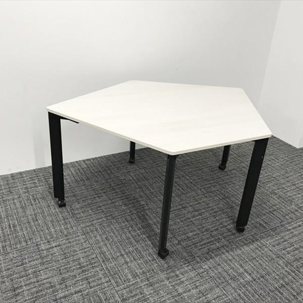 ■取り扱い番号TM-875699B■仕様メーカー : 内田洋行 ウチダ製品名 : ミーティングテーブル 要組立 コモンズアイ 五角形ミニ キャスター付 5-220-1621色素材 : グラディスエルムエクリュ外寸 : 幅1506mm 奥行き...