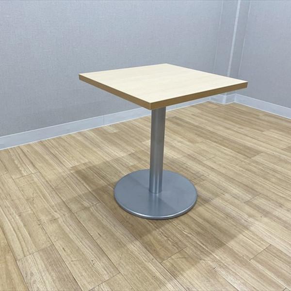 ■取り扱い番号TM-879712B■仕様製品名 : ミーティングテーブル 完成品 角テーブル色素材 : 木目調プレーン外寸 : 幅600mm 奥行き600mm 高さ700mm ランク : Bランク■特徴天板厚さ:30mmカフェスペースや商談...