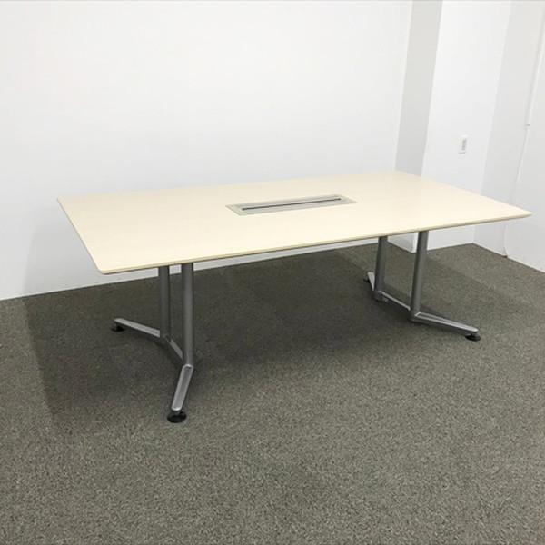 ■取り扱い番号TM-880835B■仕様メーカー : オカムラ製品名 : RATIO ラティオ色素材 : ライトプレーン外寸 : 幅2100mm 奥行き1100mm 高さ720mm ランク : Bランク■特徴配線口:1ヶ所天板:メラミン化粧...