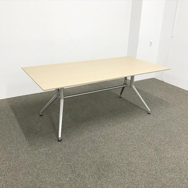 ■取り扱い番号TM-881563B■仕様メーカー : イトーキ製品名 : DDシリーズ色素材 : ファインウォールナットL外寸 : 幅1800mm 奥行き900mm 高さ700mm ランク : Bランク■特徴天板:メラミン化粧板脚:アルミダ...
