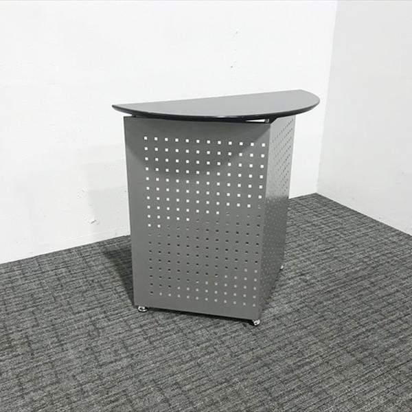 ■取り扱い番号UI-866742C■仕様メーカー : イトーキ製品名 : インフォメーションカウンター NEF-949C-ZT色素材 : シルバーメタリック外寸 : 幅900mm 奥行き400mm 高さ900mm ランク : Cランク■特徴...