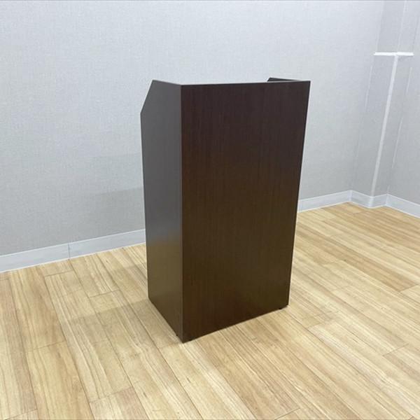 ■取り扱い番号UN-879764C■仕様製品名 : 演台 アール・エフ・ヤマカワ 演説台 受付台 SHEN-DB2色素材 : ダークブラウン外寸 : 幅600mm 奥行き400mm 高さ1100mm ランク : Cランク■特徴配線用切り欠き...