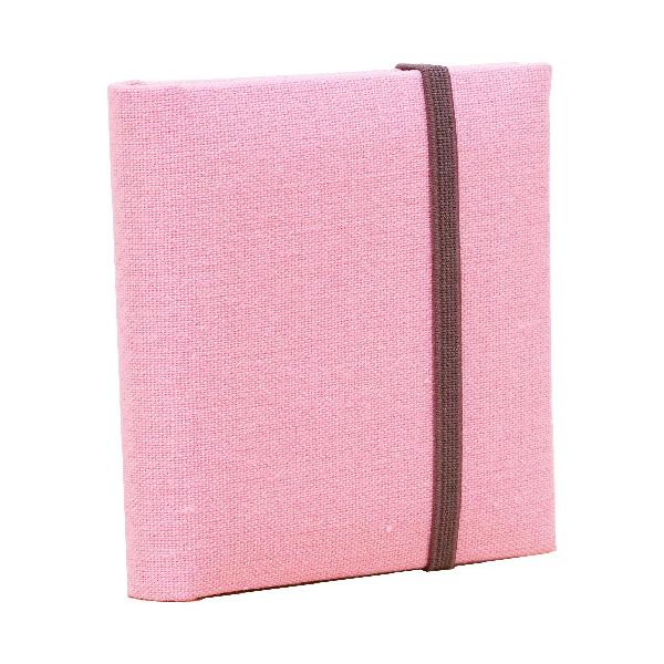 ■外寸：96x114x20mm■重量：50g■収納サイズ：L判ハーフ20枚収納■本体表紙：布製■台紙：PP（エンボス加工）