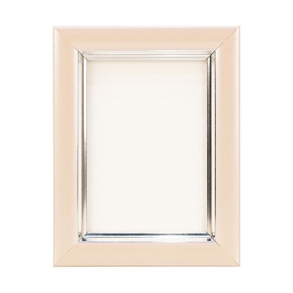 ■外寸：87×112mm■内寸：66×90mm■重量：80g■パッケージ：かぶせ箱（白箱）■対応サイズ：Lハーフ（63×89mm）■柄：無地■本体：樹脂製■面材：ガラス縦横兼用スタンド付置きのみ