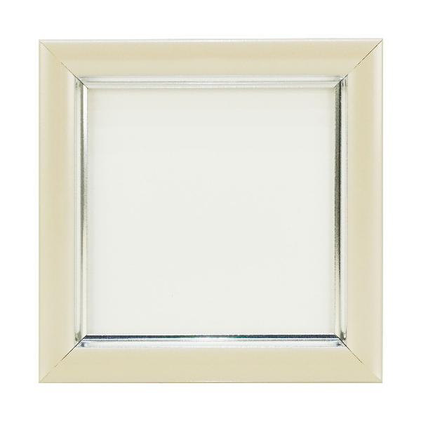 ■外寸：112×112mm■内寸：90×90mm■重量：100g■パッケージ：かぶせ箱（白箱）■対応サイズ：ましかく（89×89mm）■柄：無地■本体：樹脂製■面材：ガラス縦横兼用スタンド付置きのみ