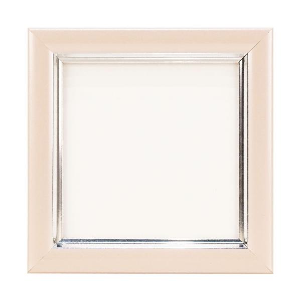 ■外寸：112×112mm■内寸：90×90mm■重量：100g■パッケージ：かぶせ箱（白箱）■対応サイズ：ましかく（89×89mm）■柄：無地■本体：樹脂製■面材：ガラス縦横兼用スタンド付置きのみ