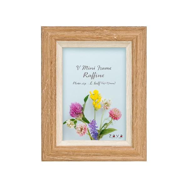 ■外寸：89 x 114 x 17mm（スタンド除く）■内寸：64 x 89mm■窓寸：53 x 78mm■重量：90g■パッケージ：専用段ボール箱■対応サイズ：チェキ/L判ハーフ（64 x 89mm）■柄：木目■本体：樹脂製■面材：透明樹...