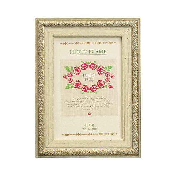 ■外寸：119 x 157mm■内寸：89 x 127mm■窓寸：77 x 115mm■重量：165g■パッケージ：かぶせ箱（白箱）■対応サイズ：L判■柄：デコラティブ■本体：樹脂製■面材：ガラス壁掛用金具（吊り紐無し）・縦横兼用スタンド付...