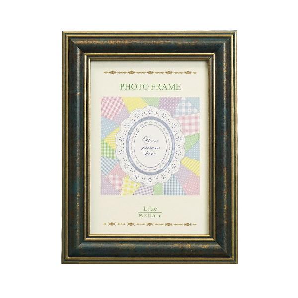 ■外寸：120 x 158mm■内寸：89 x 127mm■窓寸：80 x 118mm■重量：172g■パッケージ：かぶせ箱（白箱）■対応サイズ：L判■柄：デコラティブ■本体：樹脂製■面材：ガラス壁掛用金具（吊り紐無し）・縦横兼用スタンド付...