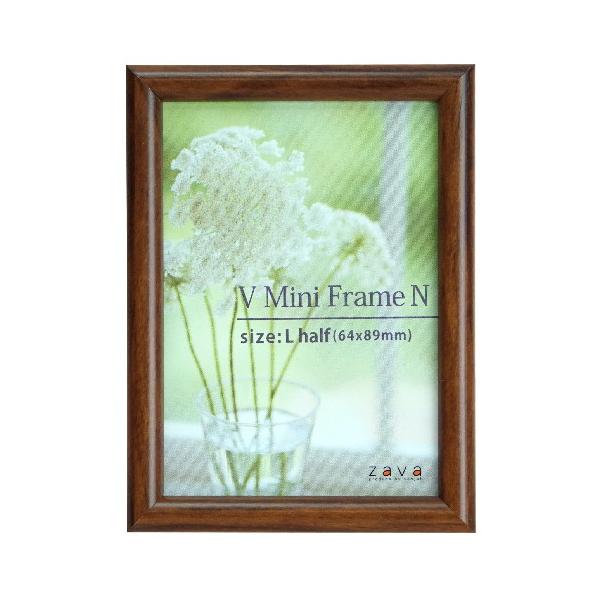 ■外寸：73 x 98 x 15mm（スタンド除く）■内寸：64 x 89mm■窓寸：58 x 83mm■重量：70g■パッケージ：かぶせ箱（白箱）+OPP袋■対応サイズ：チェキ/L判ハーフ（64 x 89mm）■柄：木目■本体：樹脂製■面...