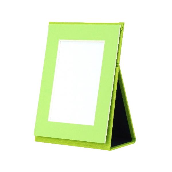 ■外寸：136×177×9ｍｍ（折りたたみ時）■窓寸：117×79mm■重量：100g■パッケージ：PP袋■対応サイズ：L判（89×127mm）■本体：紙、布置きのみ※窓に透明シートなどはついていません。