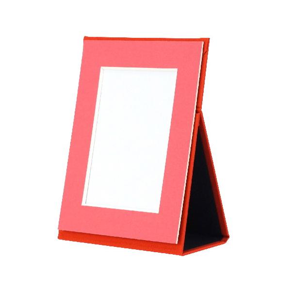 ■外寸：136×177×9ｍｍ（折りたたみ時）■窓寸：117×79mm■重量：100g■パッケージ：PP袋■対応サイズ：L判（89×127mm）■本体：紙、布置きのみ※窓に透明シートなどはついていません。