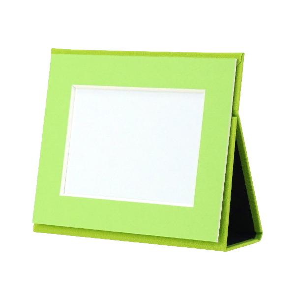 ■外寸：173×137×9ｍｍ（折りたたみ時）■窓寸：117×79mm■重量：100g■パッケージ：PP袋■対応サイズ：L判（89×127mm）■本体：紙、布置きのみ※窓に透明シートなどはついていません。