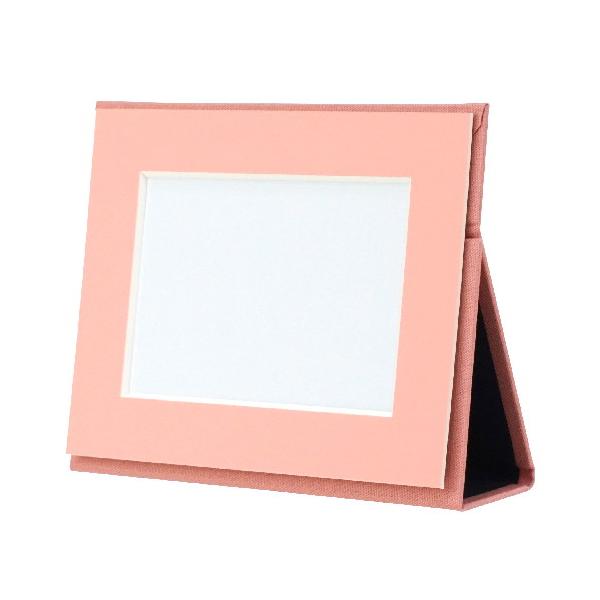 ■外寸：173×137×9ｍｍ（折りたたみ時）■窓寸：117×79mm■重量：100g■パッケージ：PP袋■対応サイズ：L判（89×127mm）■本体：紙、布置きのみ※窓に透明シートなどはついていません。