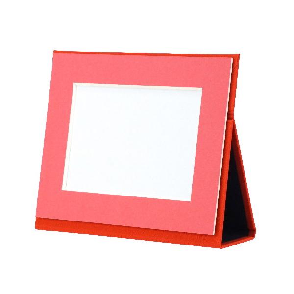 ■外寸：173×137×9ｍｍ（折りたたみ時）■窓寸：117×79mm■重量：100g■パッケージ：PP袋■対応サイズ：L判（89×127mm）■本体：紙、布置きのみ※窓に透明シートなどはついていません。