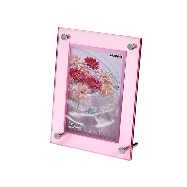 ●フレーム外形寸法:タテ167×ヨコ128×厚み7mm●本体重量：160g●収納用紙サイズ：127×89mm●フレーム：樹脂(PS)製●透明板：PETシート（0.4mm厚）●縦置き・横置き兼用●パッケージ：受箱入（吊り下げ仕様）※壁に掛けて...