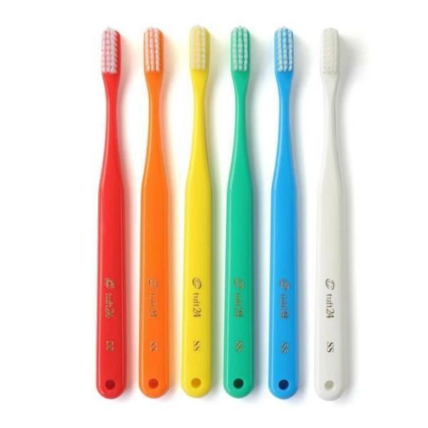 口腔ケアにおいて大切なのは、口腔内を傷つけることなくプラークを除去すること。タフト24は、狙ったプラークをしっかり掻き出すコシと、歯や歯肉を傷つけない毛先の加工。そして、患者さんの口腔内に合わせて選べるよう6種類のかたさを用意しています。P...