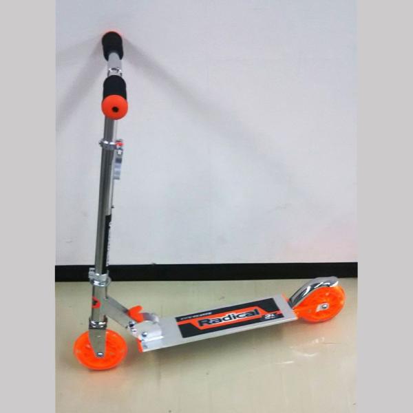 メーカー取寄せ商品　Radikal KICK SKATER 光るキックスケーター オレンジ