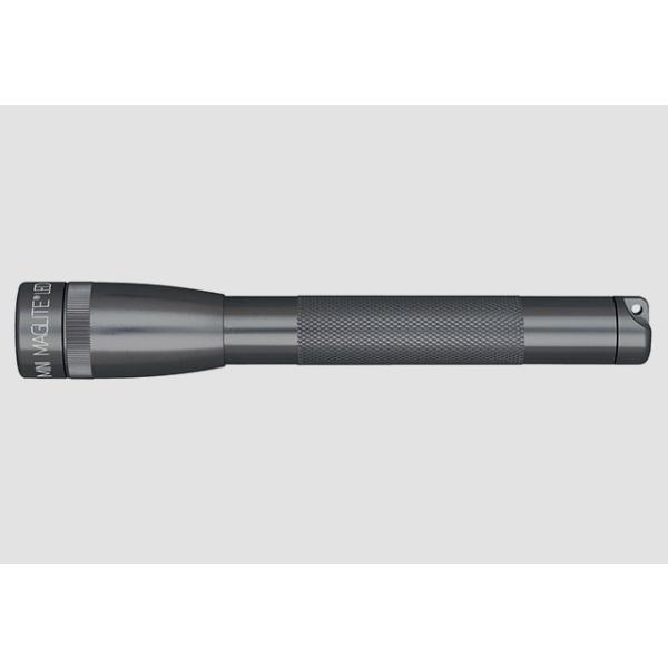 アルミ製ボディ　防滴仕様単3アルカリ電池×2本付属サイズ：約168×18（ヘッド部25.4）mm重量：約118g使用電源：単3アルカリ電池×2本使用（付属）明るさ：97ルーメン最大照射距離：145メートル点灯時間：11時間点灯モード切替スイ...