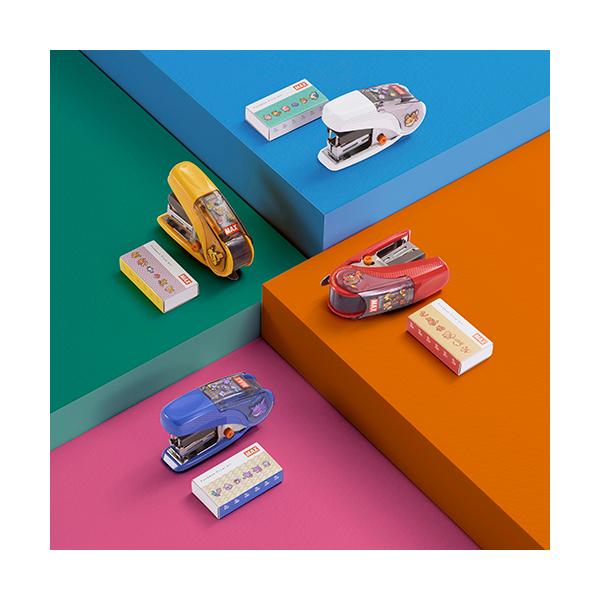 ポケモンデザインのホッチキスが初登場！「ポケモンのピクセルアート」を使用した可愛いけれどどこか懐かしいテイストで、幅広い世代に向けたデザインです。【ホッチキス本体】側面には、ピカチュウ・リザードン・イーブイ・ゲンガーの定番ポケモン4匹をデザ...