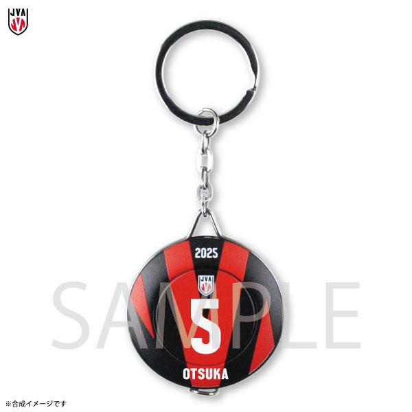 【商品について】小ぶりで持ち運びに便利なキーホルダータイプの巻き取り式ロールメジャーです。メジャーは背面のボタンを押すと自動で巻き戻ります。本体素材：:ABS樹脂(本体)・ポリファイバー(テープ)サイズ：Φ40×D15mm/長さ：1500m...