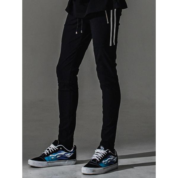 【発売日：2026年09月30日】RESOUND CLOTHING リサウンドクロージング26,000 円 (税込 28,600 円)定番としての安心感が魅力のナイロンラインパンツジョンソン快適な素材感と、スポーツ仕様を合わせたナイロンイー...