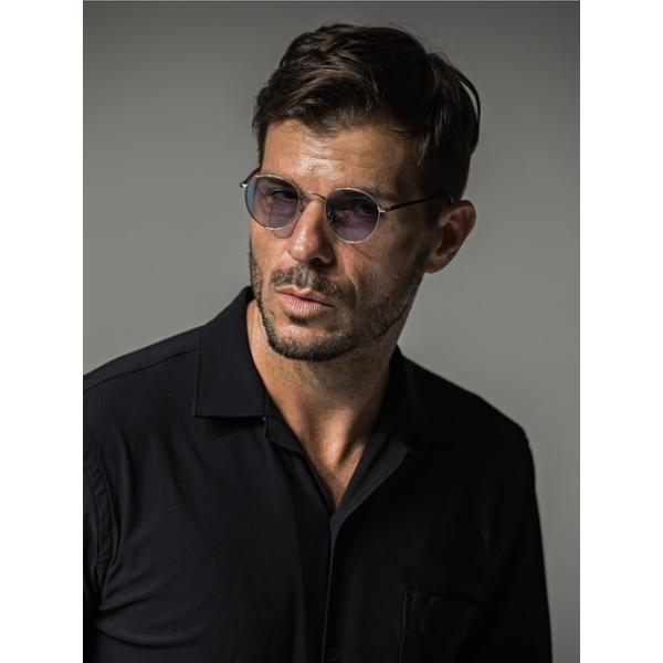 RESOUND CLOTHING リサウンドクロージング26,000 円 (税込 28,600 円)resoundが初めてリリースするボストン型メタルフレームグラス長年デザイナーとしてさまざまなメガネやサングラスをリリースしていますがメタル...