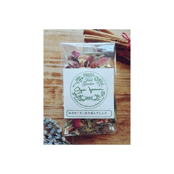 ハーブ園ならではのオリジナルブレンドハーブティーです。ルビーのように華やかな赤色をしたこのブレンドは、梅干しに似た酸味が特徴のハイビスカスに、ローズヒップやレモングラスを合わせました。飲んだ瞬間、口の中に酸っぱさが広がりますが、後味はサッパ...