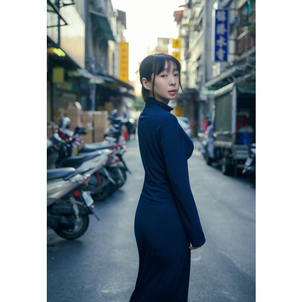 【発売日：2026年06月30日】〇講談社刊『酒井若菜　写真集 （仮）』（2026年7月1日ごろ刊行予定）に、酒井 若菜さんにサインを入れていただき、お届けいたします。〇2026年6月30日以降順次出荷します。・諸般の事情により発送が遅れる...