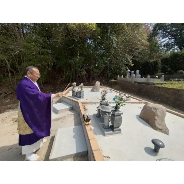【発売日：2025年10月01日】ご遺骨が到着後、圓龍寺にてご供養・読経を行います。その後、圓龍寺「ひばりが丘霊園」合祀墓に納骨し永代供養※全てのご供養（お寺での読経・納骨経・合祀墓納骨帳に記載等）も含まれております。「8寸骨壺送骨納骨・送...