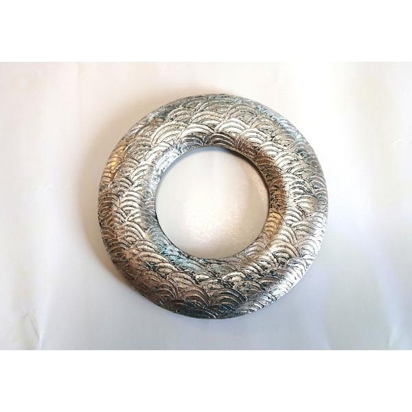 【受注生産商品の為、ご注文後のキャンセル・交換・返品はお受けできませんのでご了承の上ご注文お願いします。】サイズ:外径11cm　環の内径5.5cm　重量約33g　厚さ約9mm材質:木地に漆色:青海波（青にプラチナ箔）    菊紋（象牙色に抹...