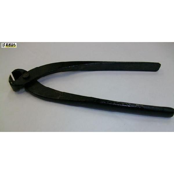 【発売日：2013年02月06日】新潟三条市伝統の技である喰切。太いワイヤーやチェーンも切断！ビーズ作業などの細かい作業にも！チェーンや太いワイヤーを切るときに使用します。細めのチェーンはニッパーでも切れますが、ニッパーの刃を痛めたり、力を...